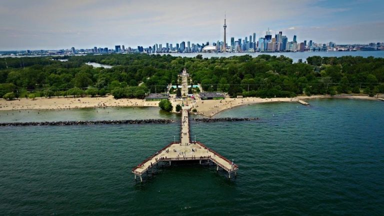 12 must-see places when you visit Toronto